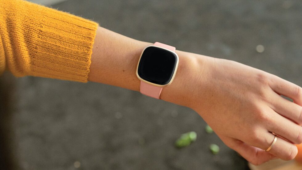 Fitbit Versa 3 Review: The Best Smartwatch From Fitbit Yet - JAYS TECH ...